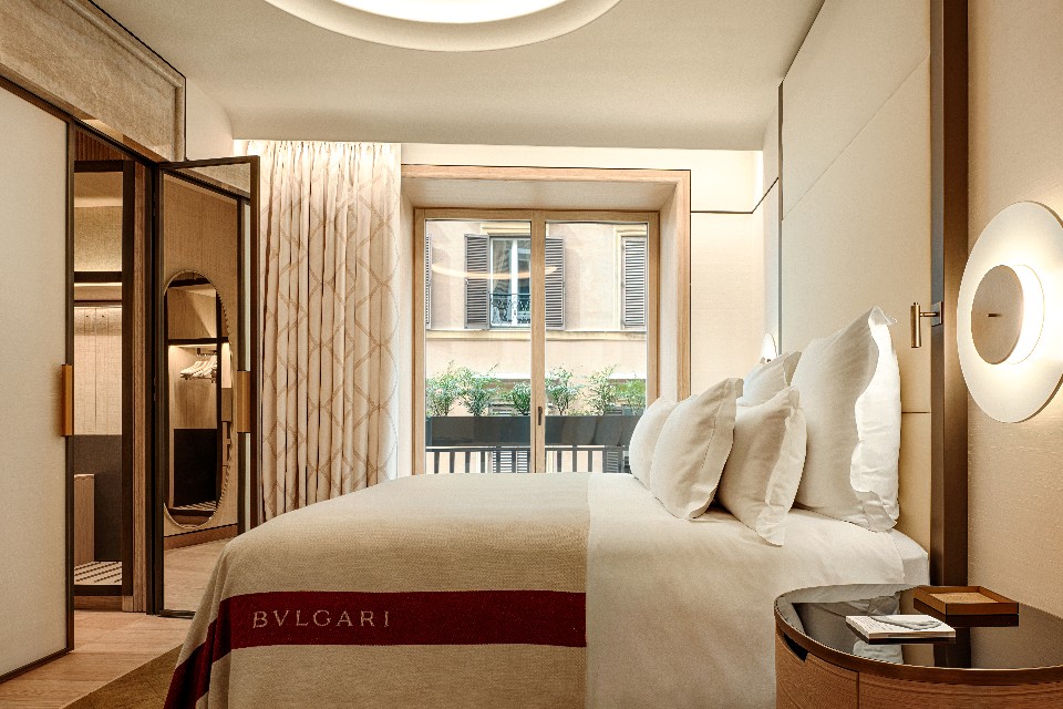 Luxury Superior Suites in Rome Italy | Bvlgari Hotel Roma