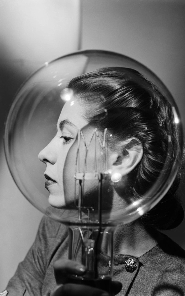 Lee Miller, avant-garde Model and Photographer | 酒店伦敦宝格丽