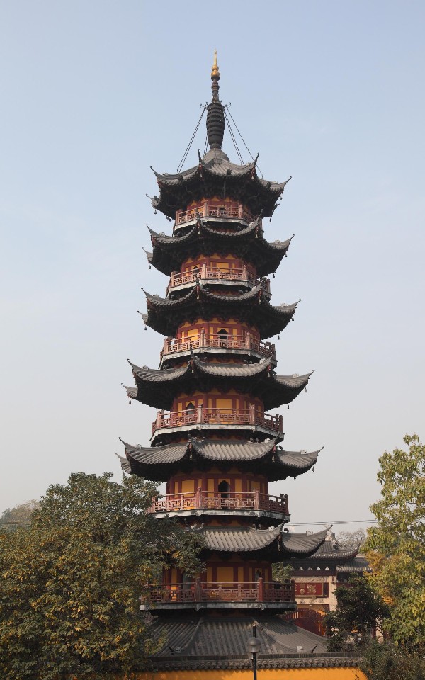 Il Tempio del Drago e la Pagoda più famosa di Shanghai | Bvlgari Hotel ...
