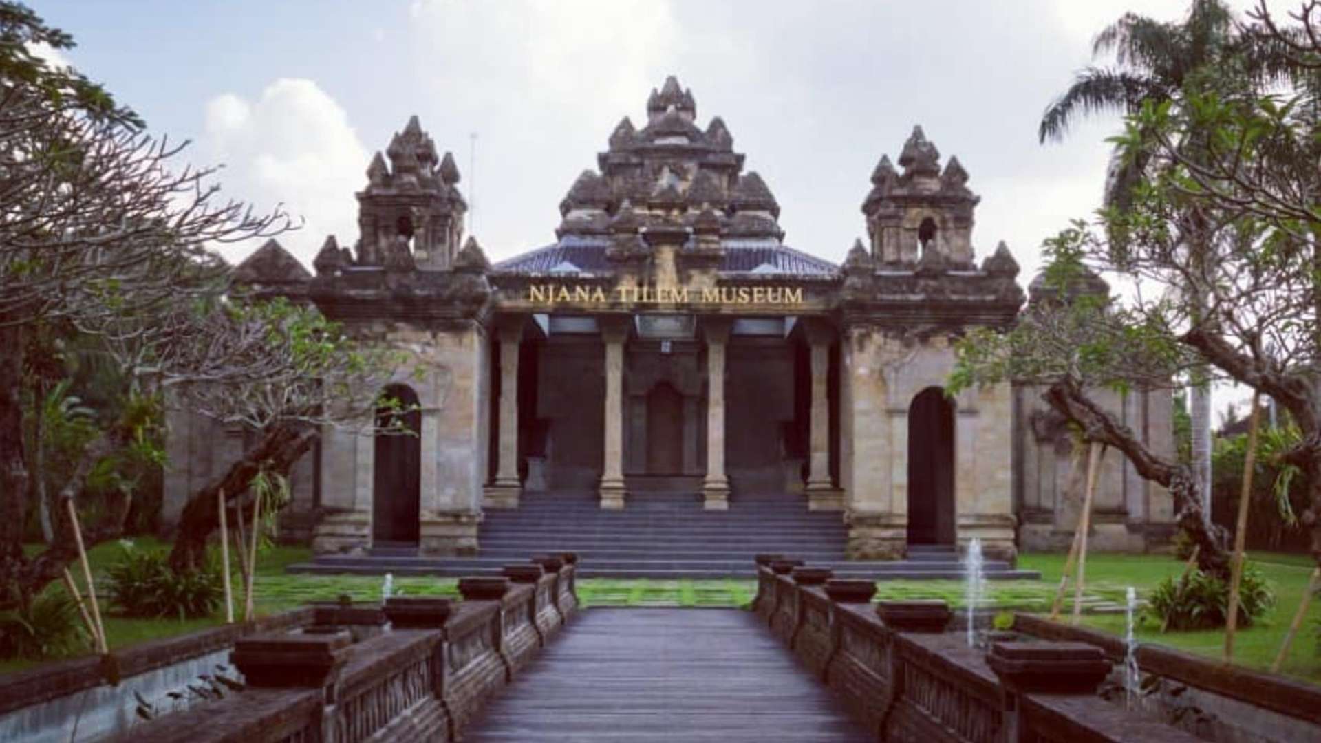 The Cult of Engraving in the Halls of the Njana Tilem Museum | Bvlgari ...