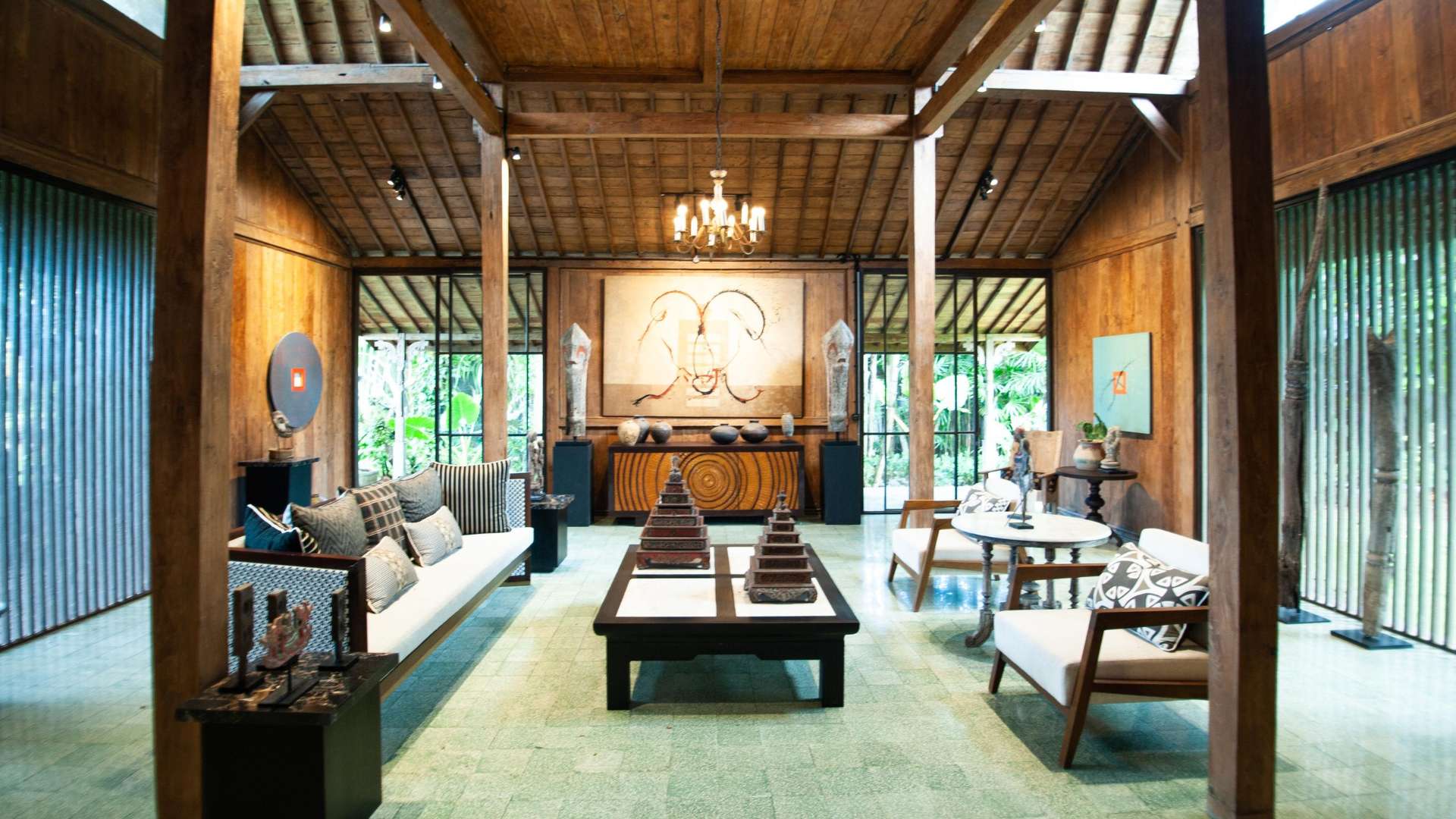 Contemporary Art Shines at the Tonyraka Art Gallery in Ubud | 불가리 리조트 발리