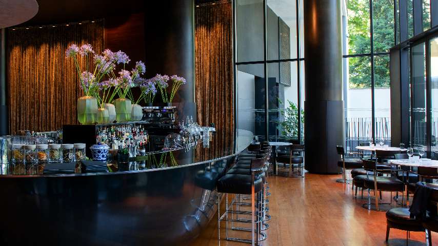 Upscale Cocktail Bar and Aperitivo in Milan | Bvlgari Hotel Milano